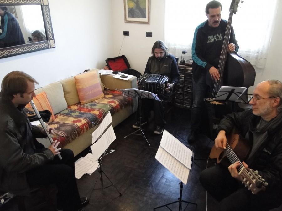 Quique Sinesi, Walther Castro, Mono Hurtado y Fraser Fifield fusionan ...